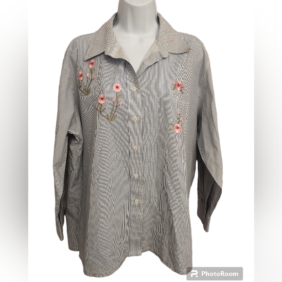 Hana | Tops | Hana Black And White Pinstripe Button Up Blouse With ...